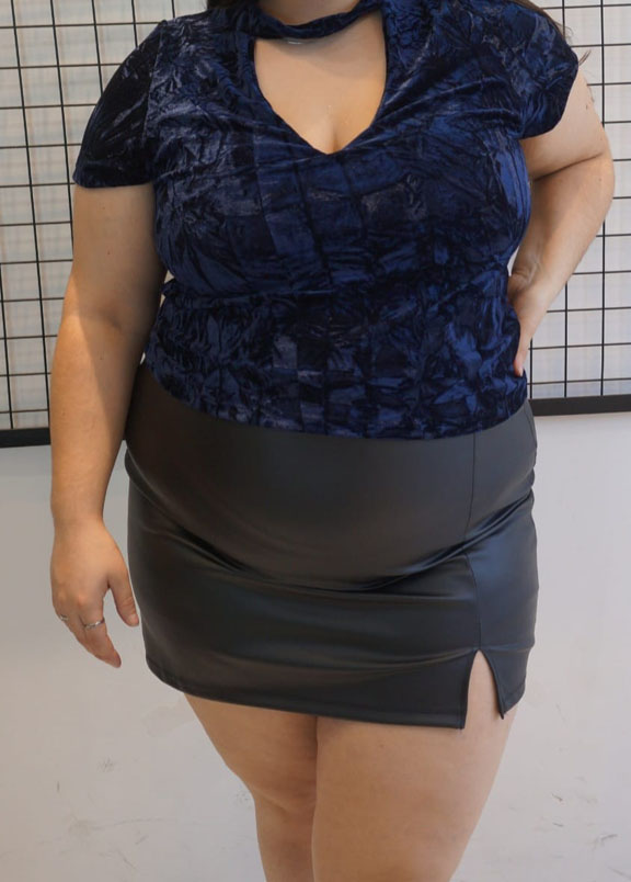 POLLERA ENGOMADA CON TAJO en Talle Grande - TALLES GRANDES - Cirila Moda